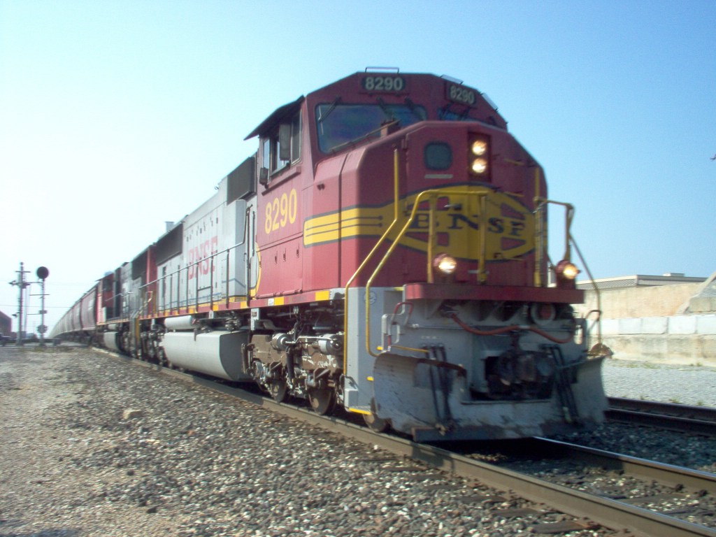 BNSF SD75I 8290